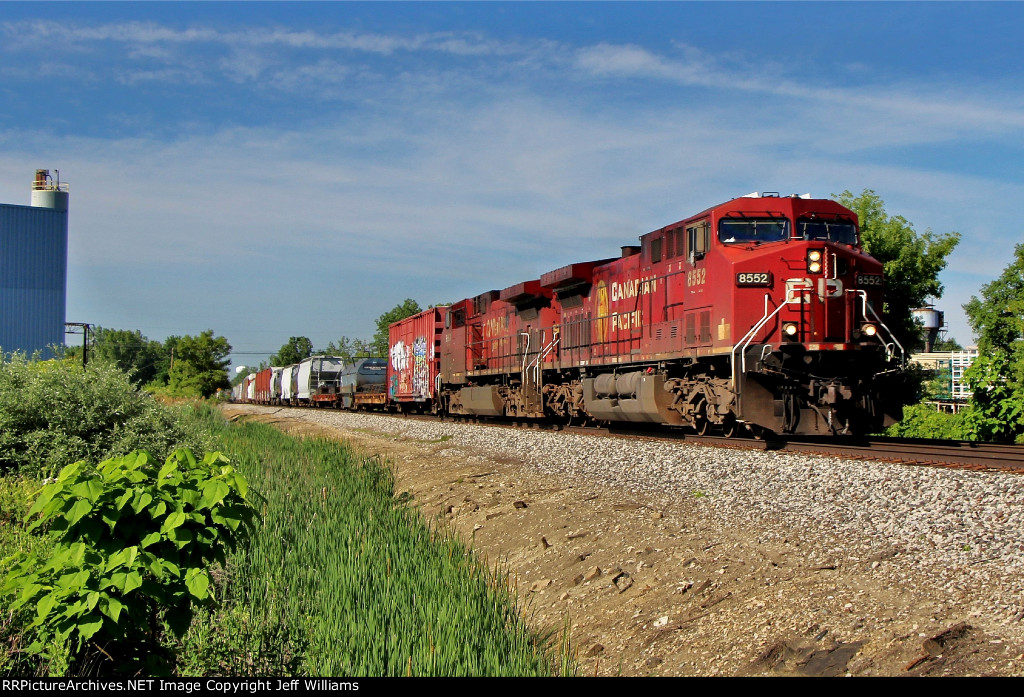 CP 8552 Eastbound